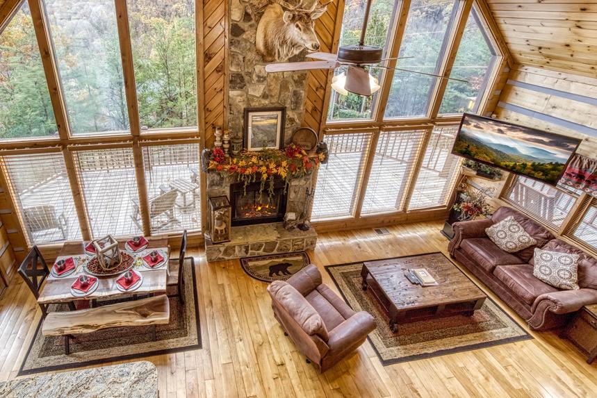 Campfire Lodge :: Heartland Cabin Rentals