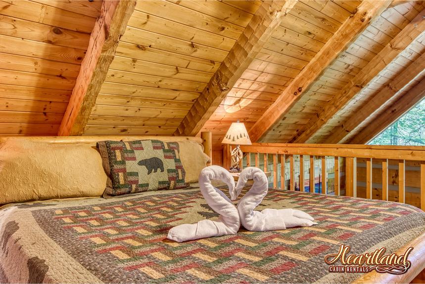 Cozy Mountain Hideaway :: Heartland Cabin Rentals
