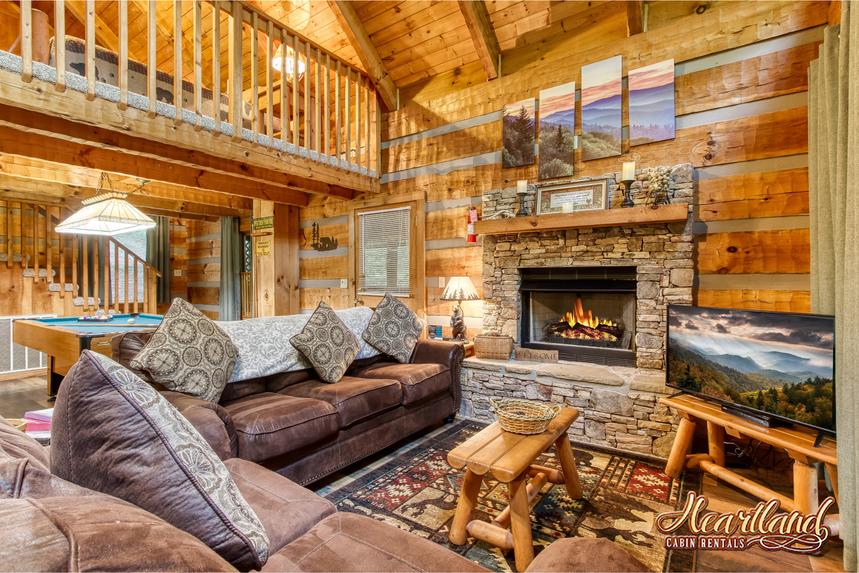 Cozy Mountain Hideaway :: Heartland Cabin Rentals